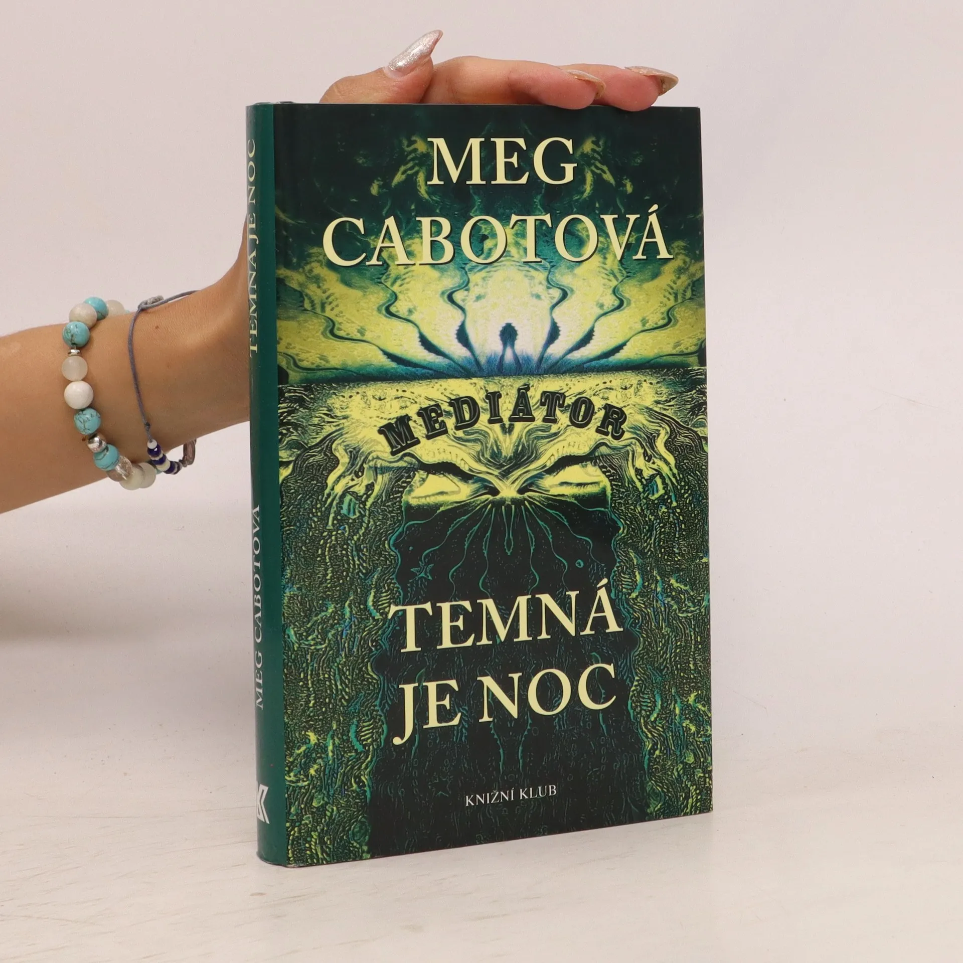 Temná je noc. Mediátor 4 - Meg Cabot - knihobot.cz
