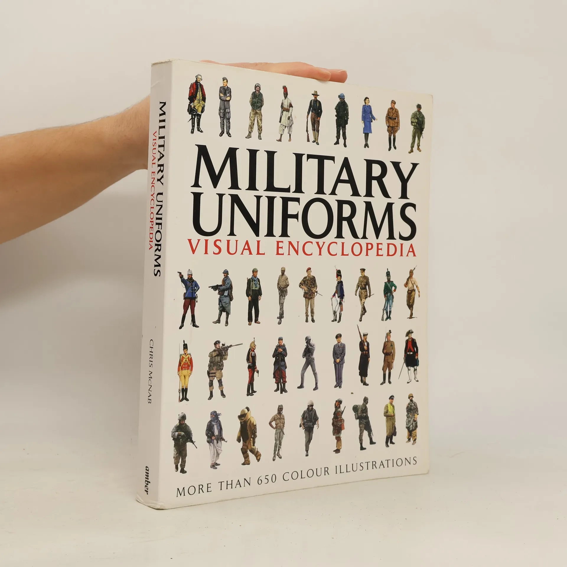 Military Uniforms Visual Encyclopedia - Sarah Uttridge - knihobot.cz