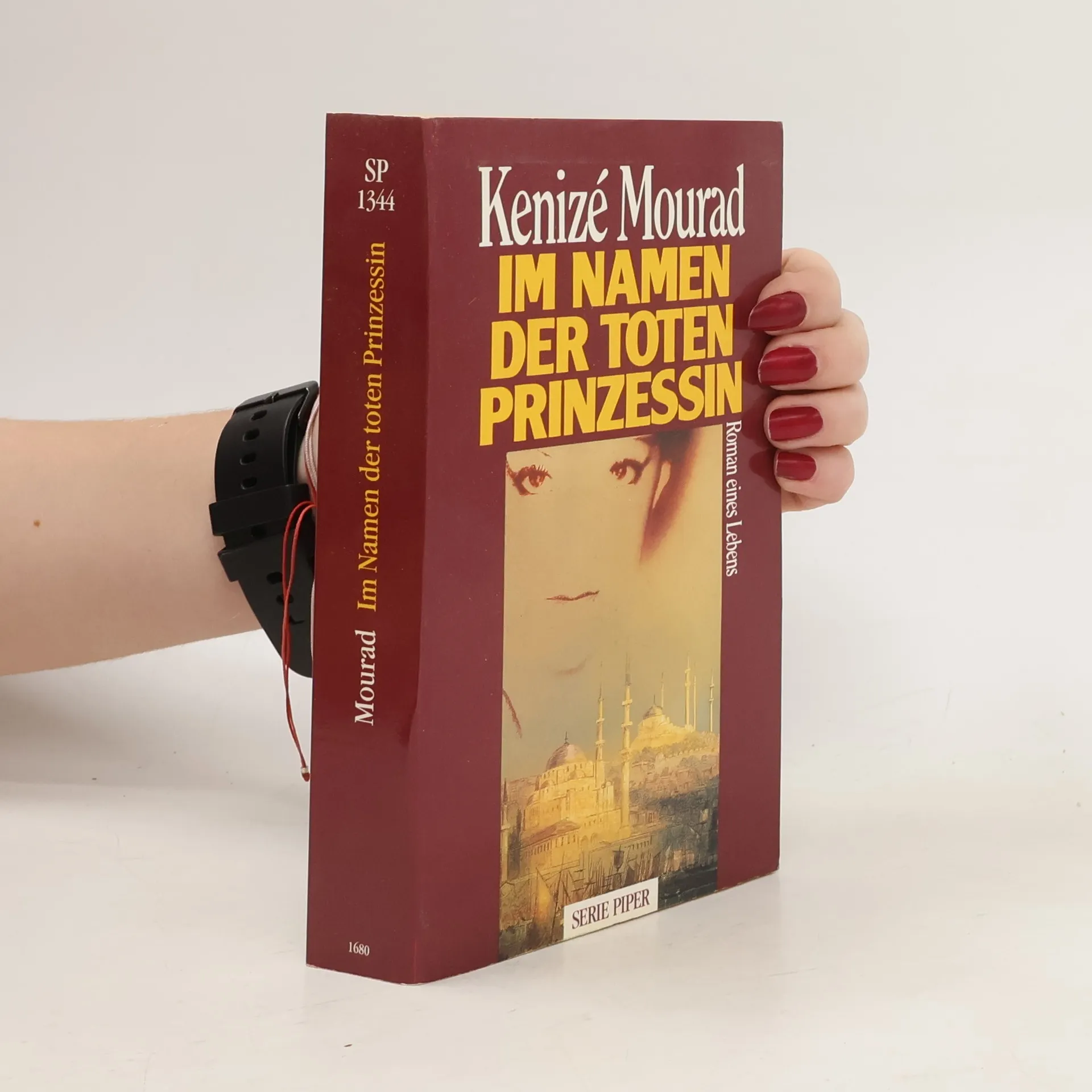 Im Namen der toten Prinzessin - Kenizé Mourad - knihobot.cz