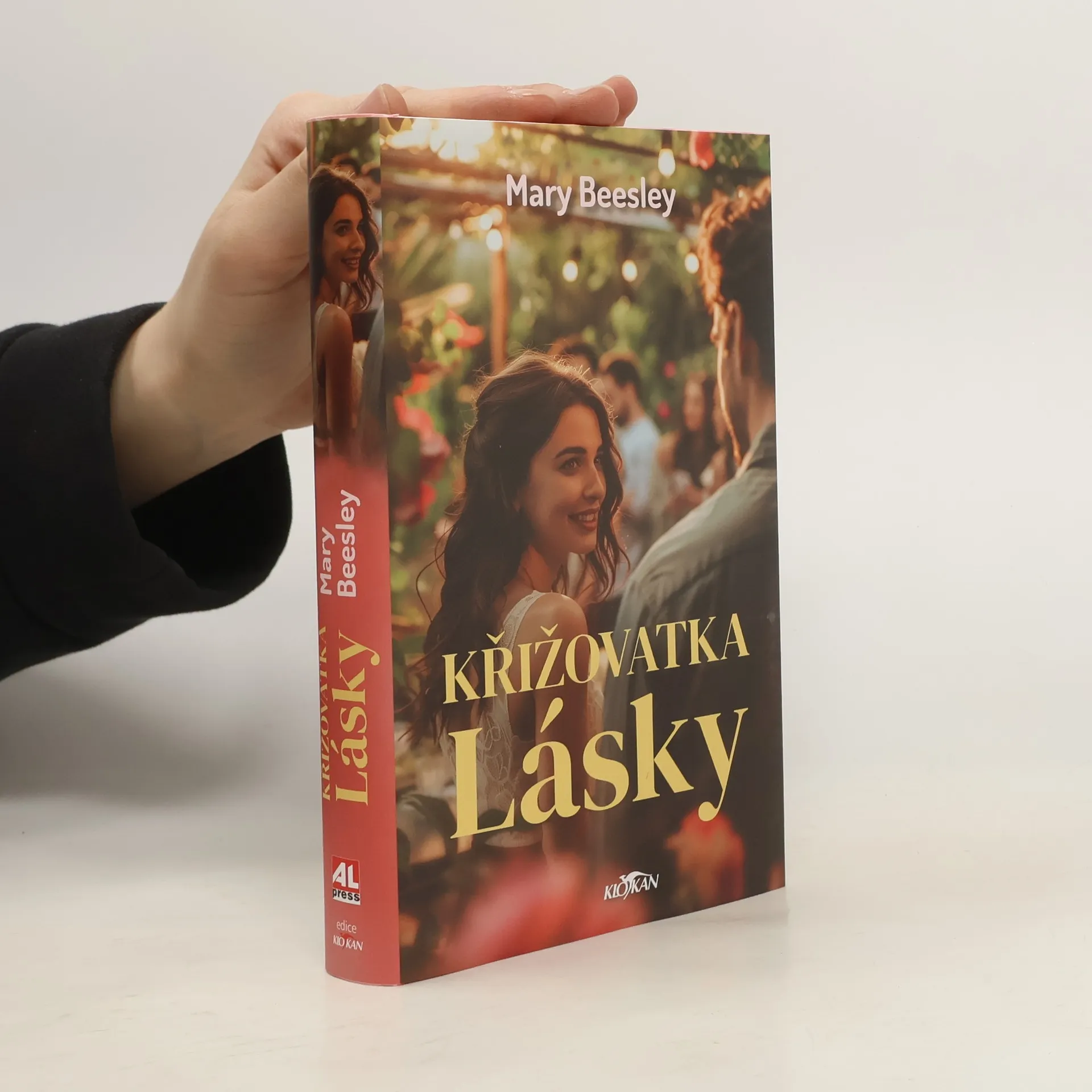 Křižovatka lásky - Mary Beesley - knihobot.cz