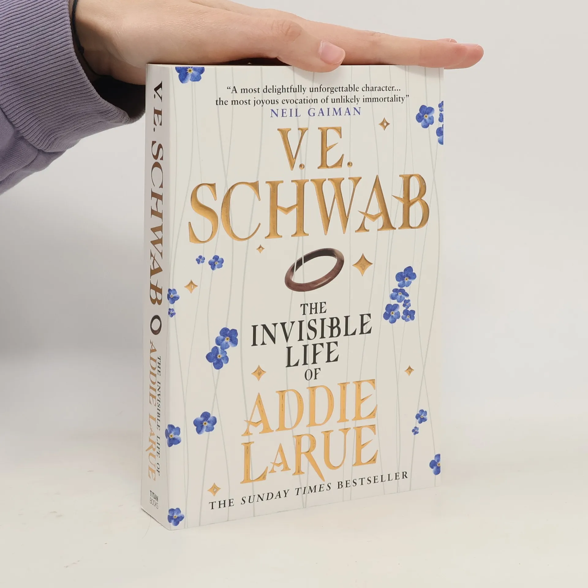 The Invisible Life of Addie LaRue - Victoria Schwabová - knihobot.cz