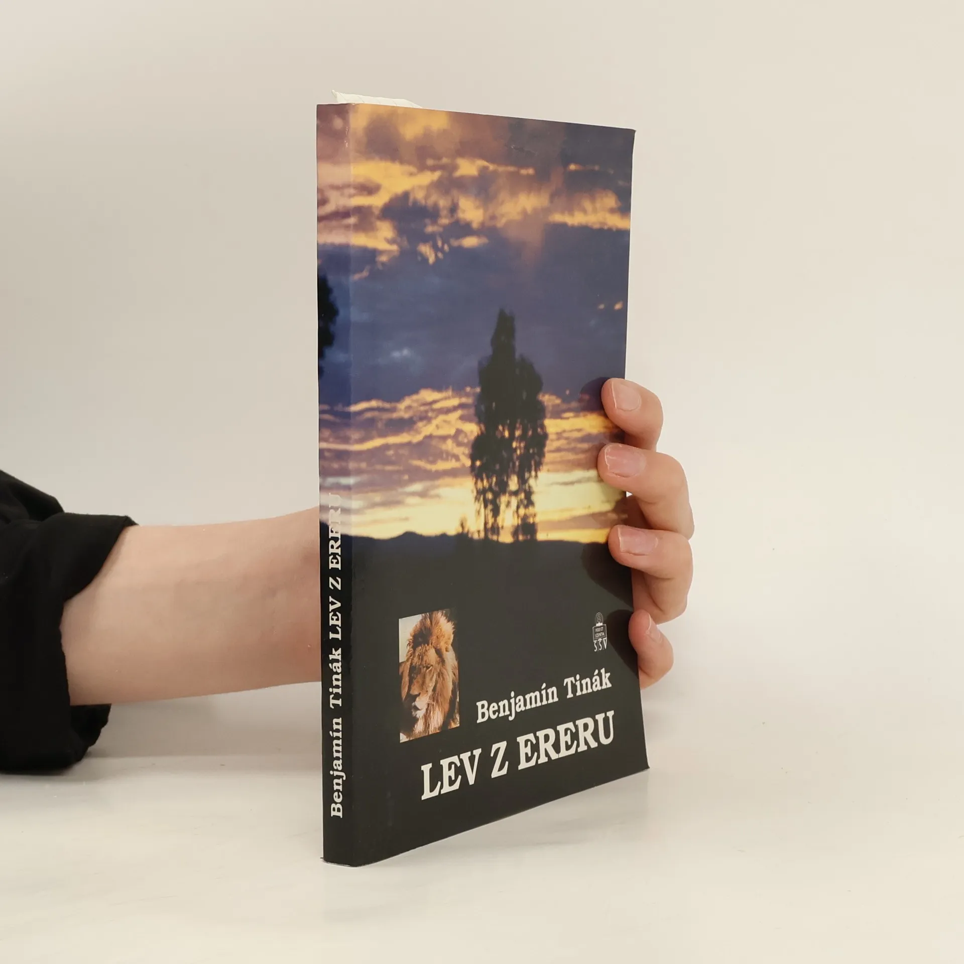 Lev z Ereru - Banjamín Tinák - knihobot.cz