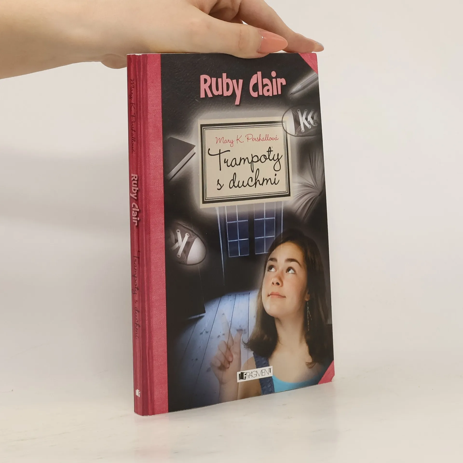 Trampoty s duchmi - Mary K. Pershall - knihobot.cz