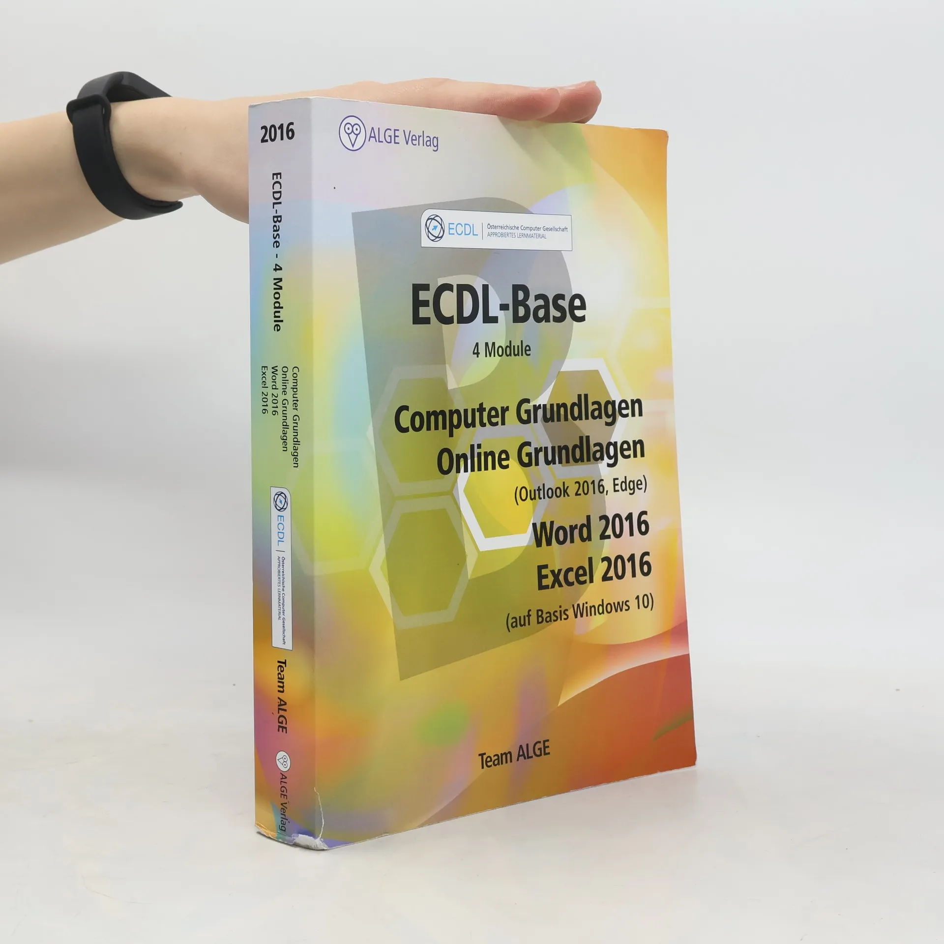 ECDL Base Bundle (Windows 10, Office 2016) - kolektiv - knihobot.cz