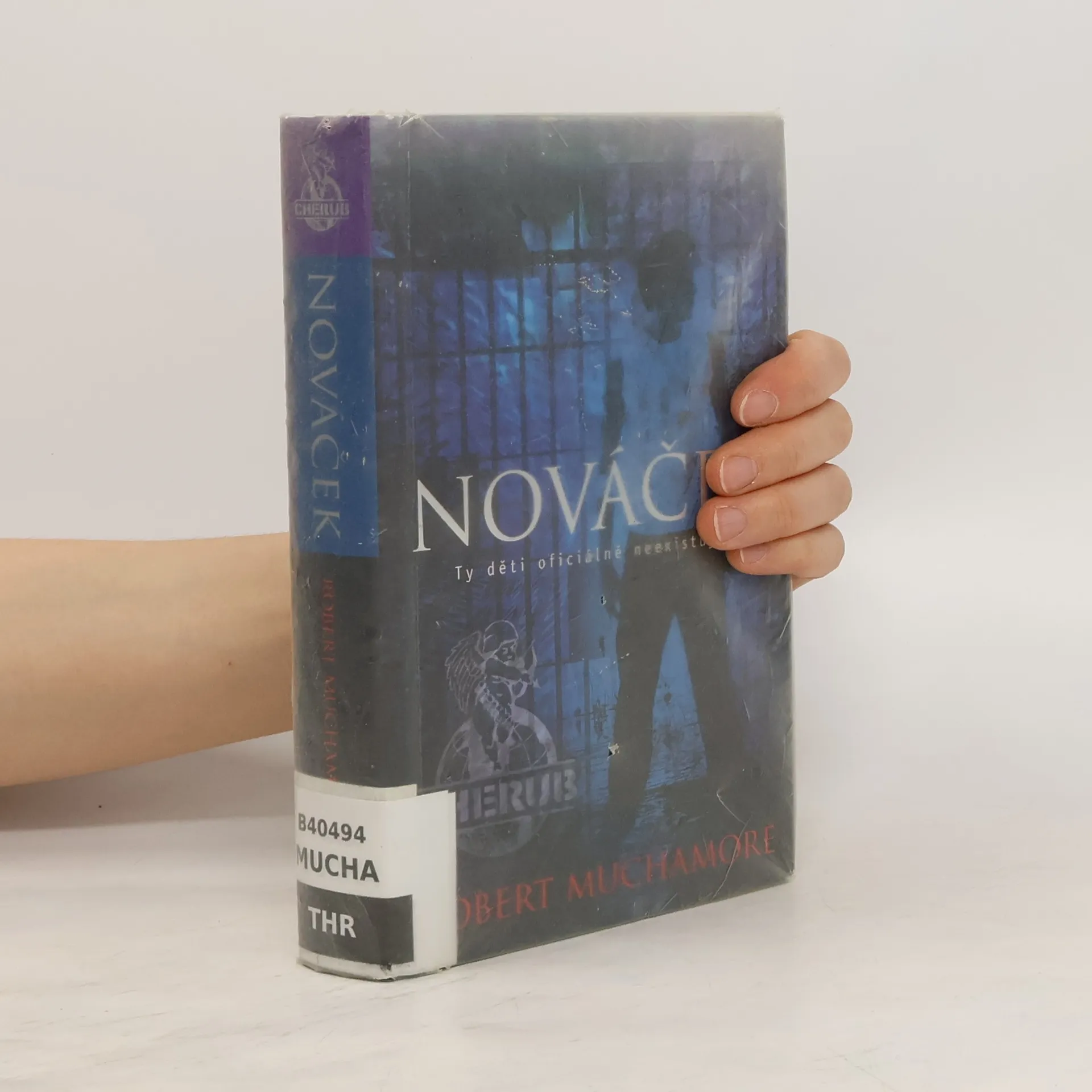 Nováček - Robert Muchamore - knihobot.cz